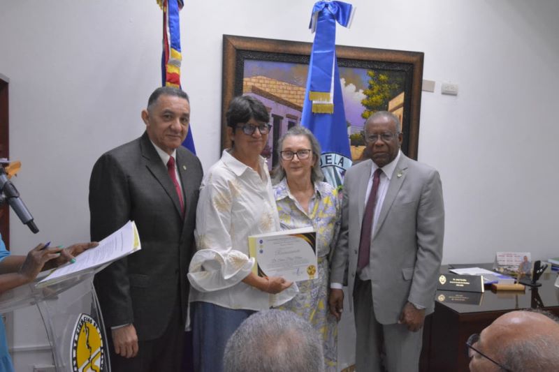 Universitario | Escuela de Medicina inaugura galería de exdirectores