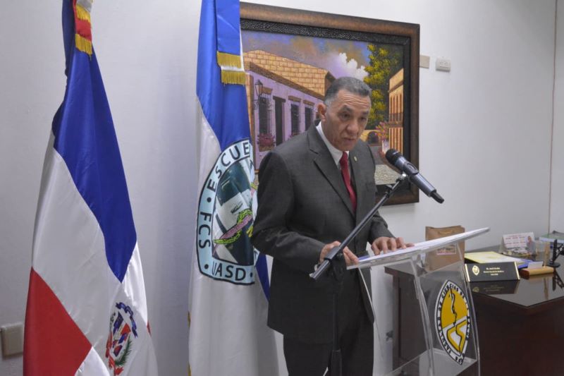 Universitario | Escuela de Medicina inaugura galería de exdirectores