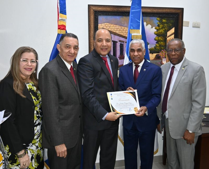 Universitario | Escuela de Medicina inaugura galería de exdirectores