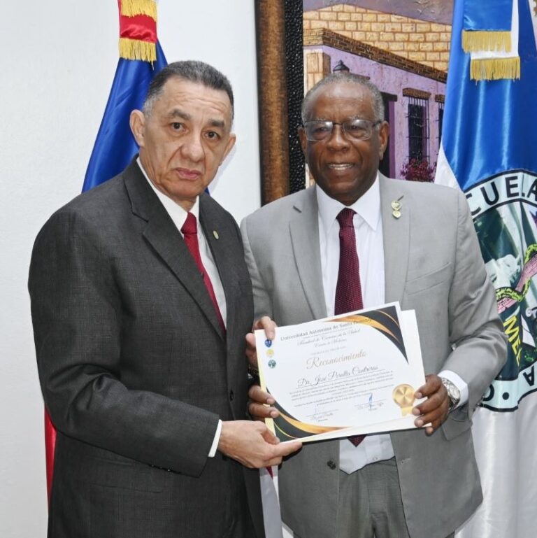 Universitario | Escuela de Medicina inaugura galería de exdirectores