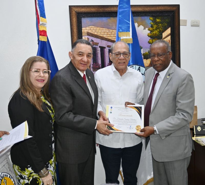 Universitario | Escuela de Medicina inaugura galería de exdirectores